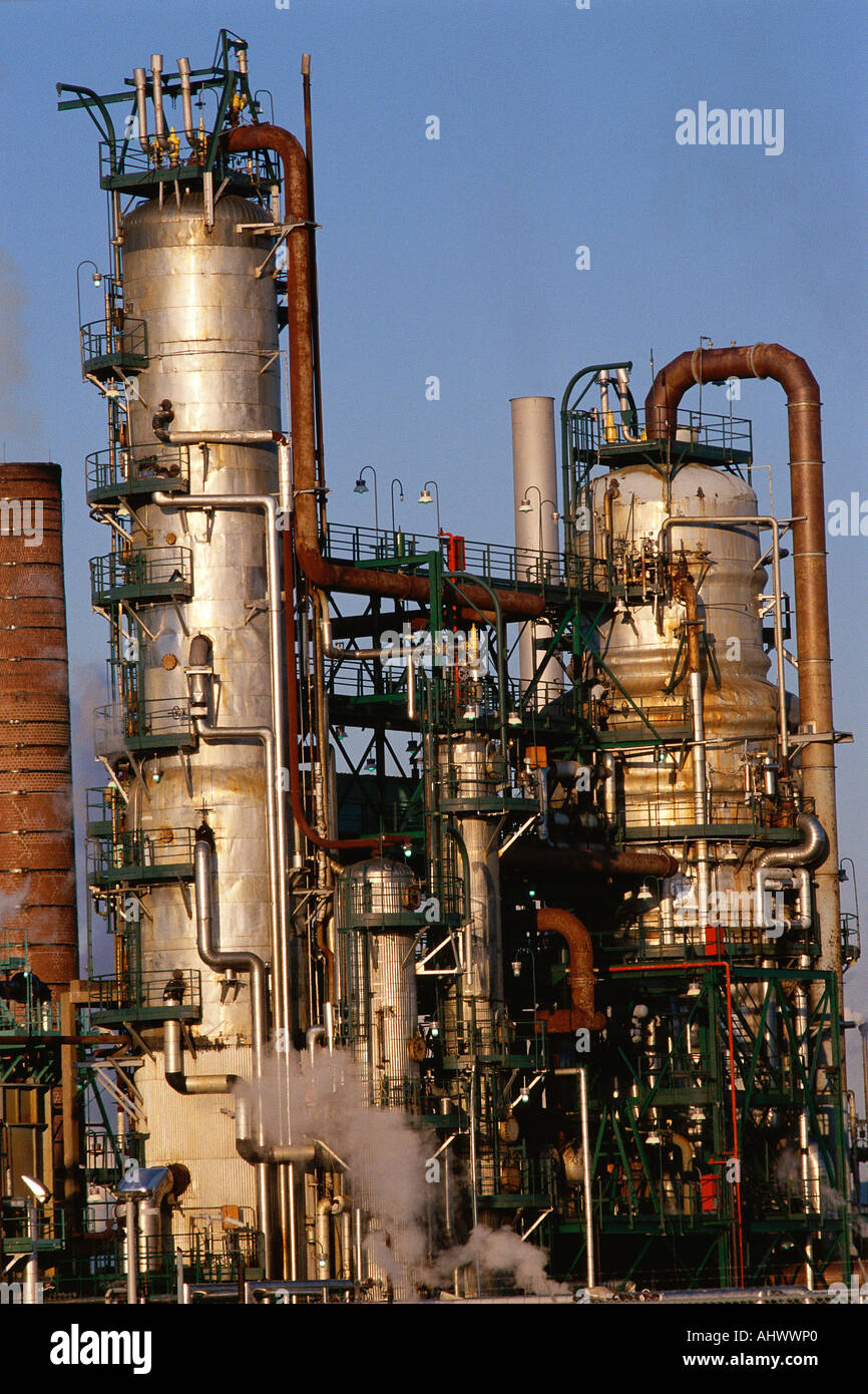 Industrial oil refinery hi-res stock photography and images - Alamy