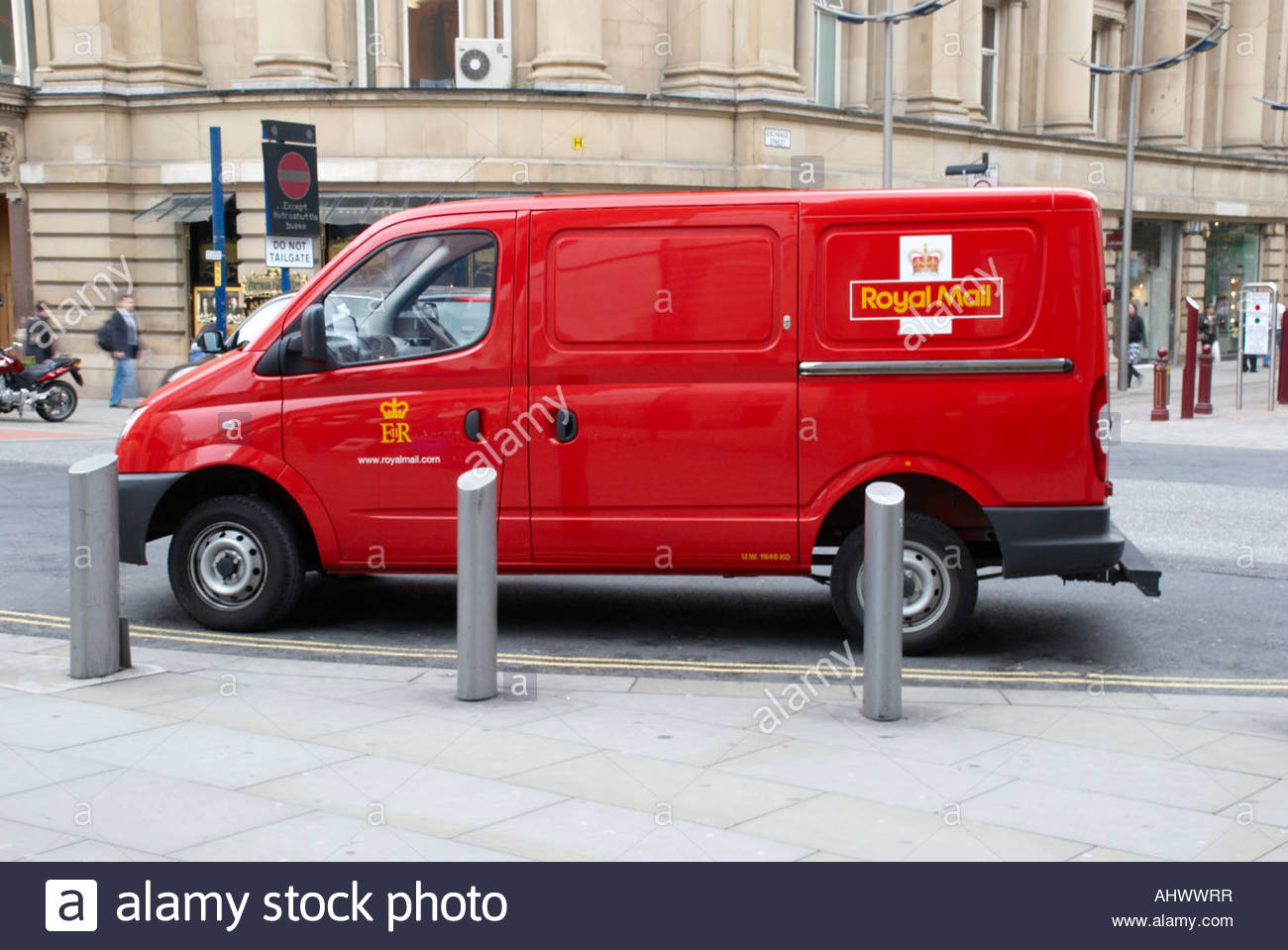 Royal Mail Van Delivering Letters Stock Photos & Royal Mail Van ...