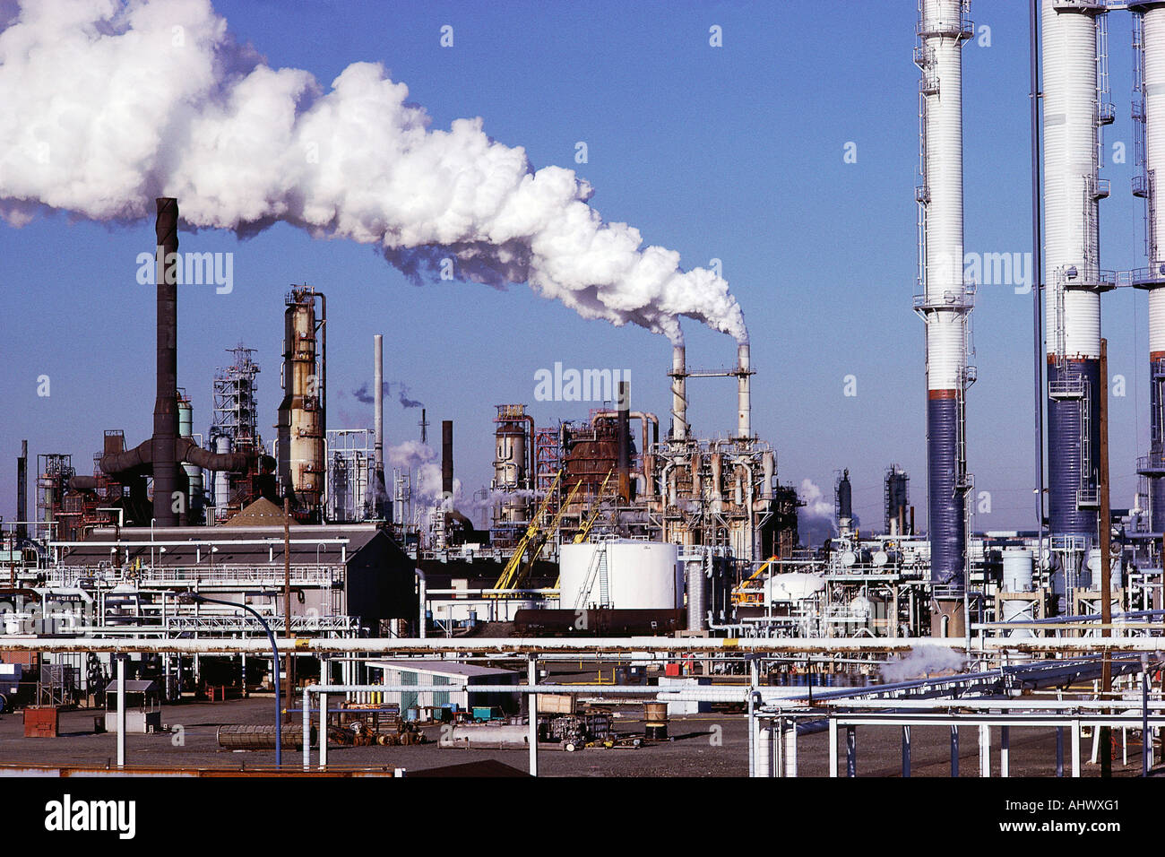 Oil refinery nj hi-res stock photography and images - Alamy