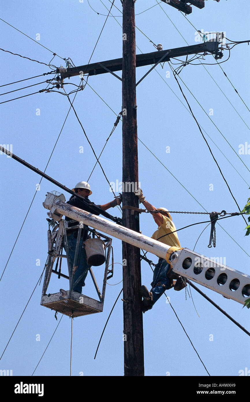 Electrical linemen hi-res stock photography and images - Alamy