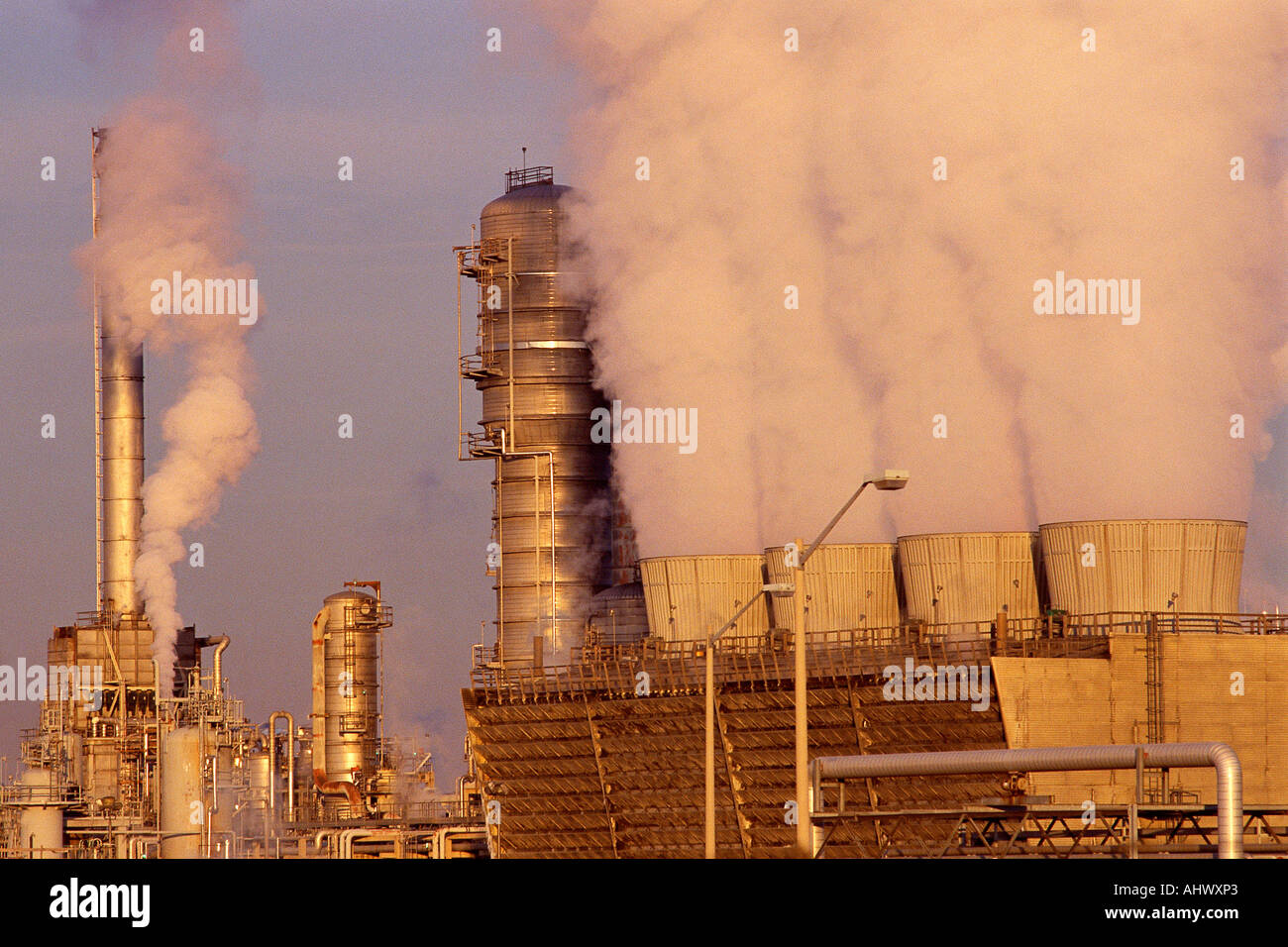Petroleum processing plant hi-res stock photography and images - Alamy