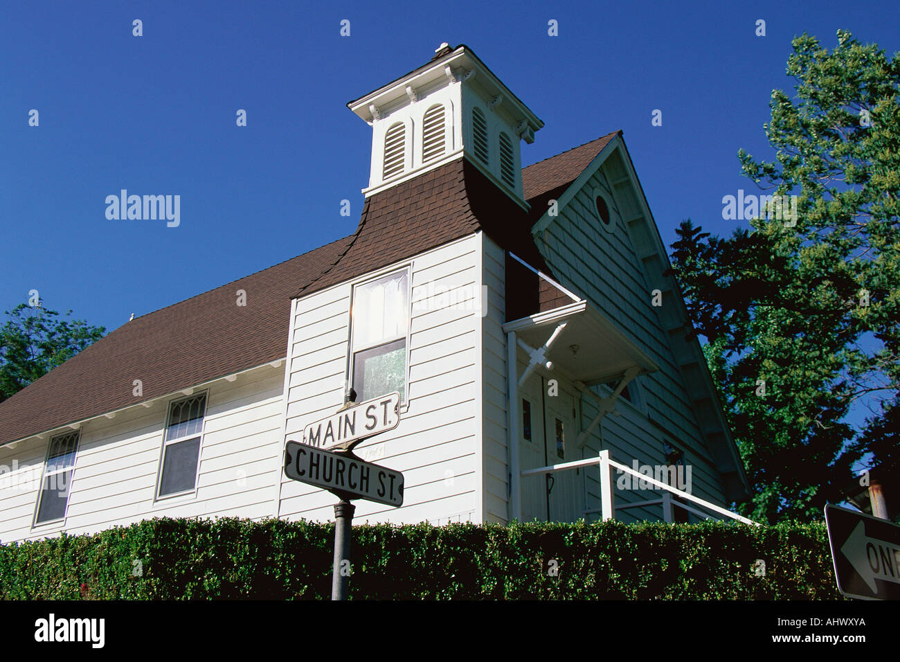 Corner building low angle hi-res stock photography and images - Alamy