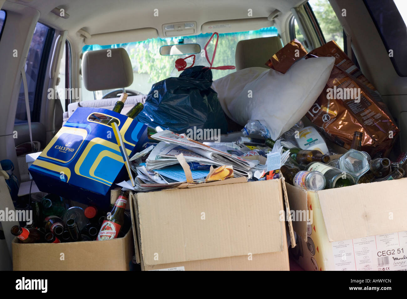 Vehicle filled with recyclable materials Stock Photo - Alamy