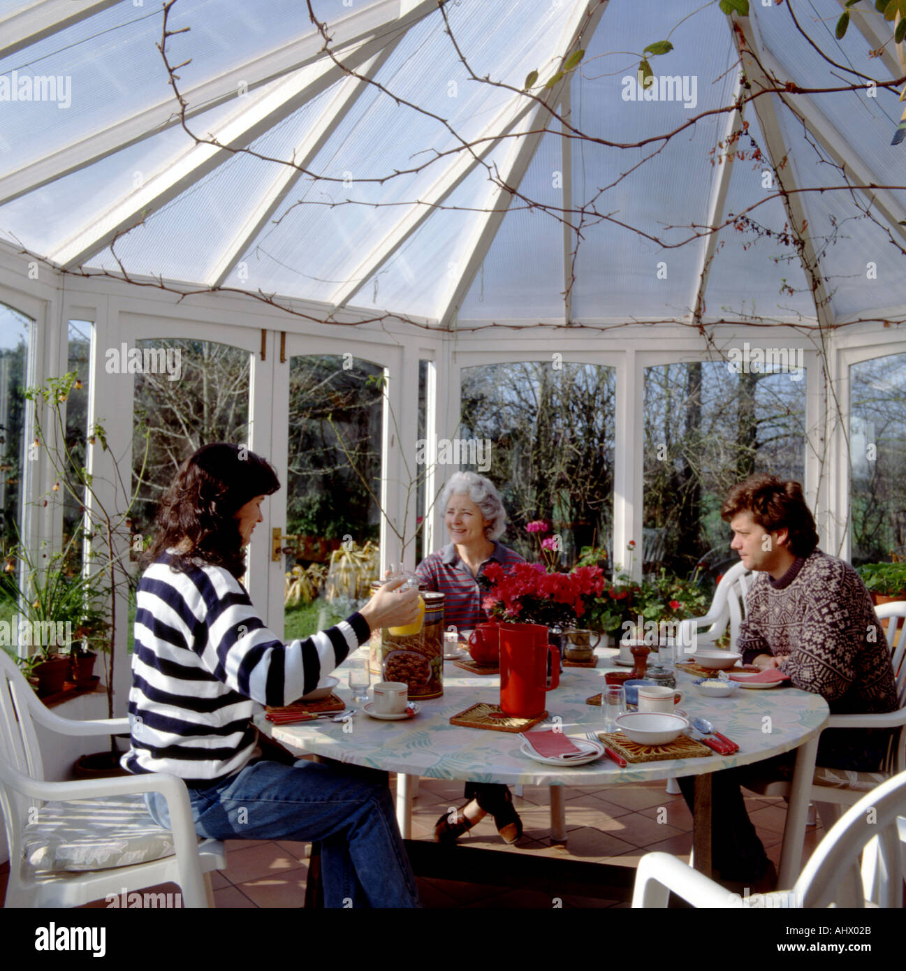 Family meal britain hi-res stock photography and images - Alamy