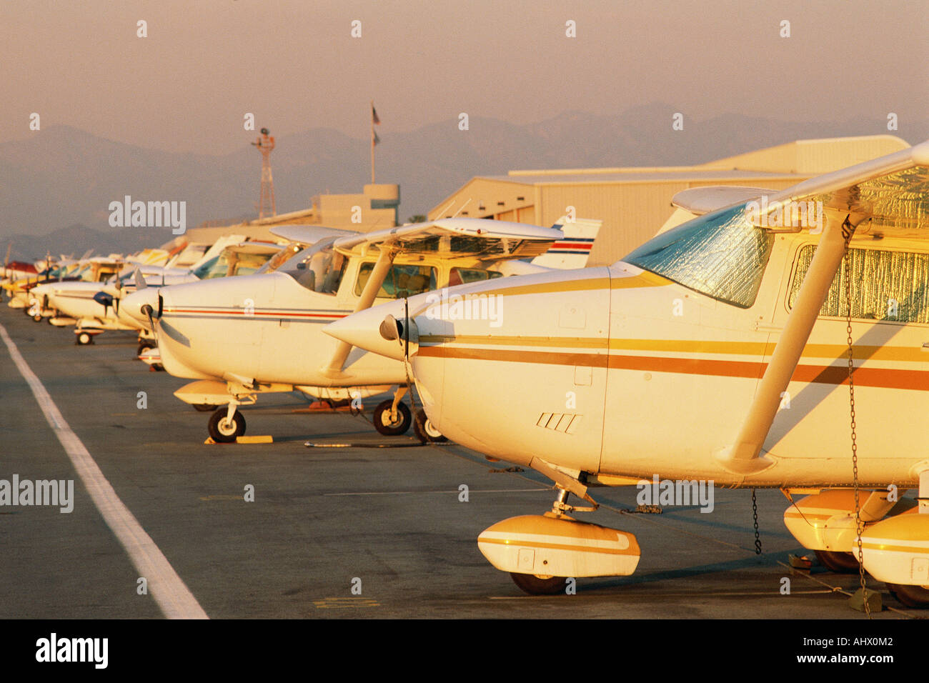 Aircraft at an airport hi-res stock photography and images - Alamy
