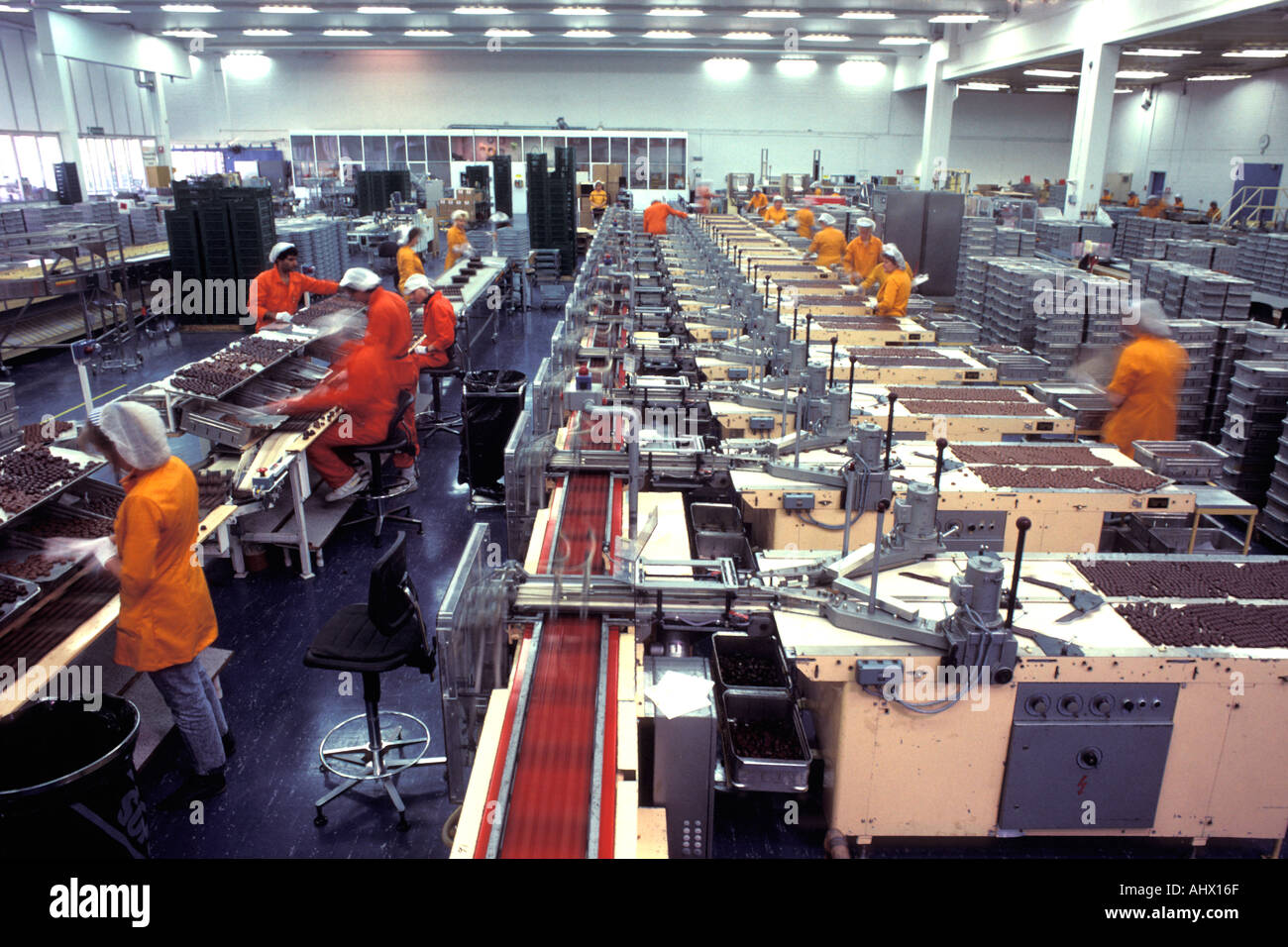 FOOD PRODUCTION CHOCOLATE FACTORY Stock Photo - Alamy