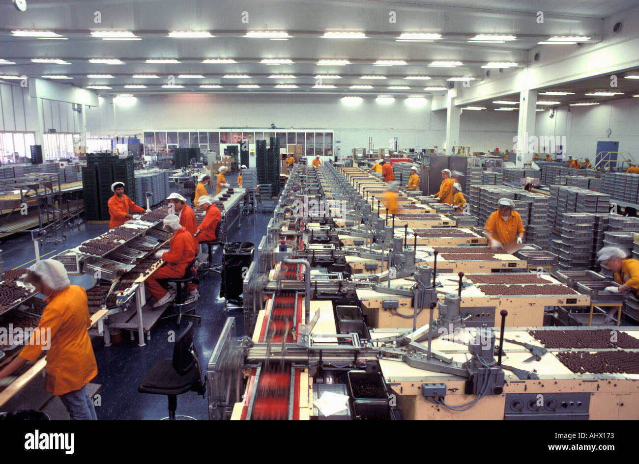 FOOD PRODUCTION CHOCOLATE FACTORY Stock Photo - Alamy