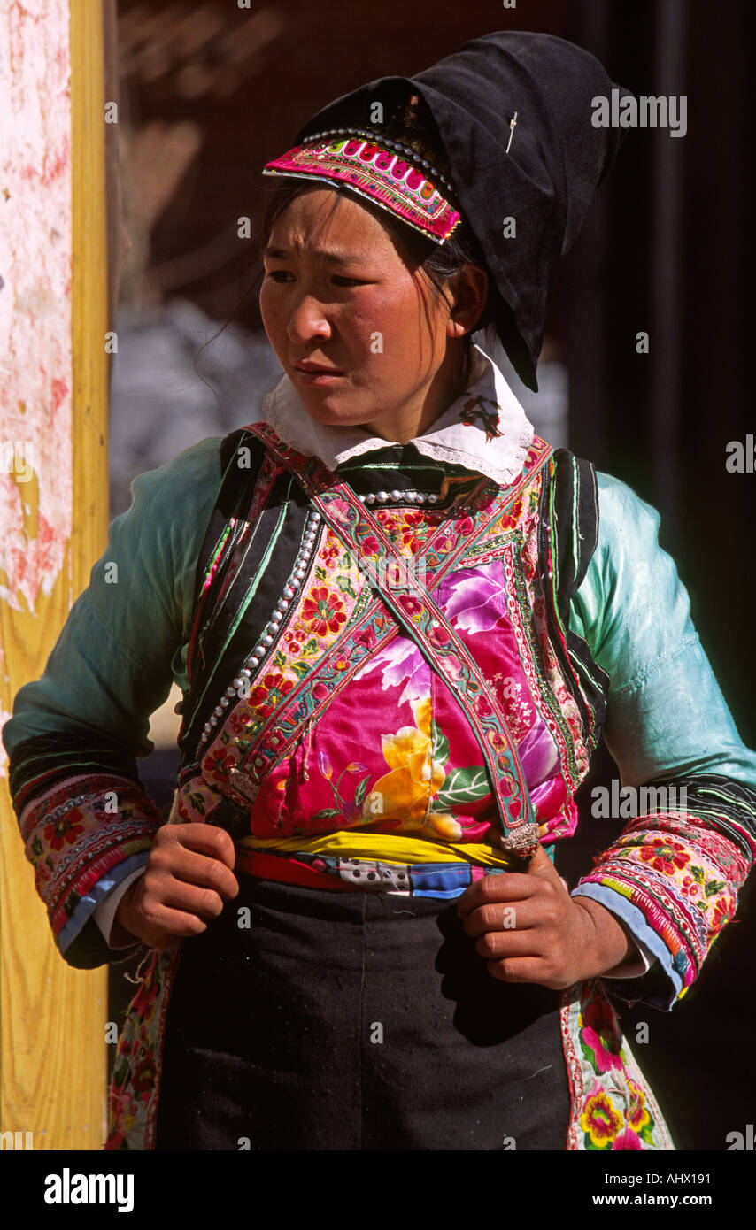 China Yunnan Dali market Yi woman wearing traditional costume Stock ...