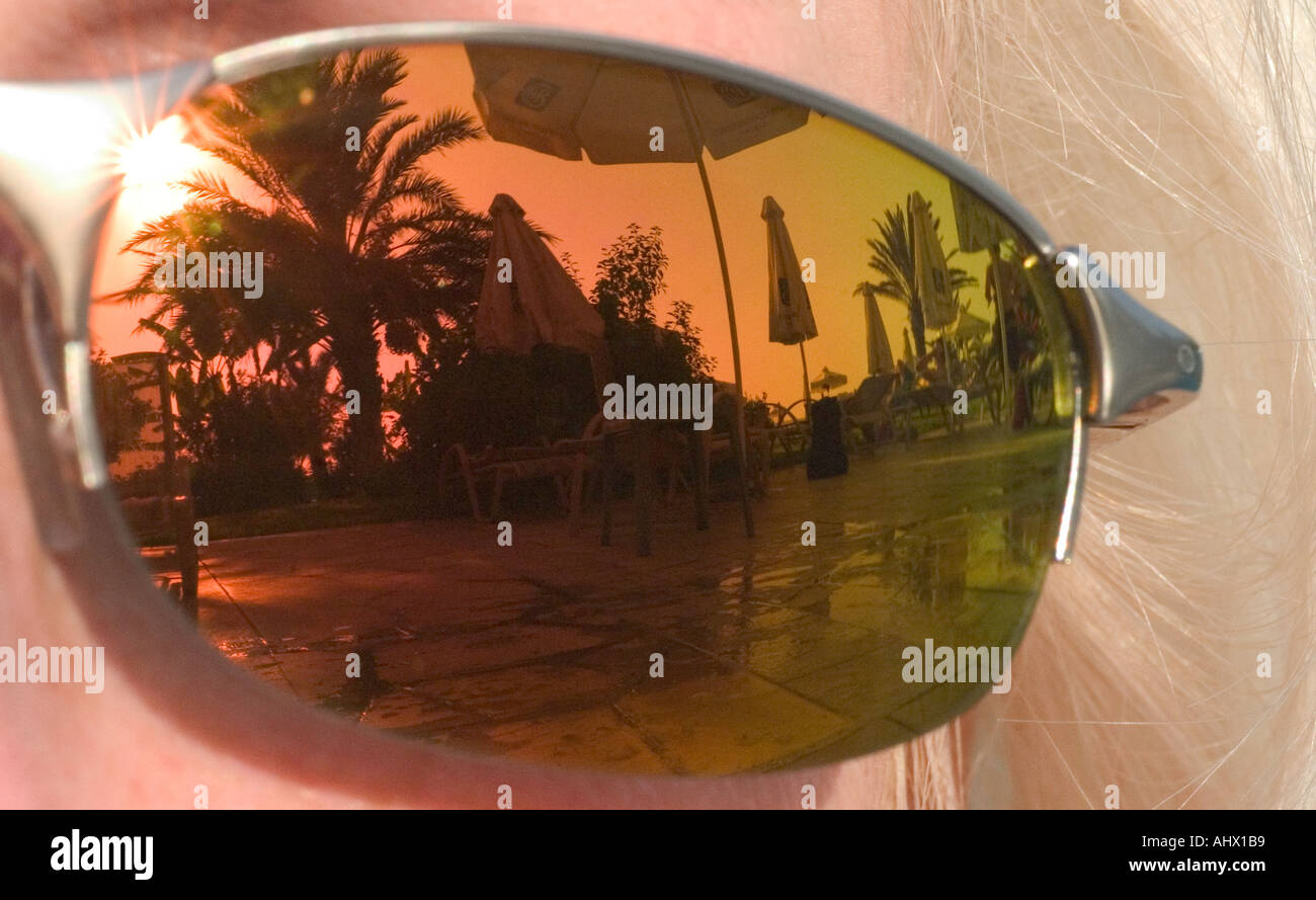 Illusion. Reflections of the poolside in mirrored sunglasses Stock ...
