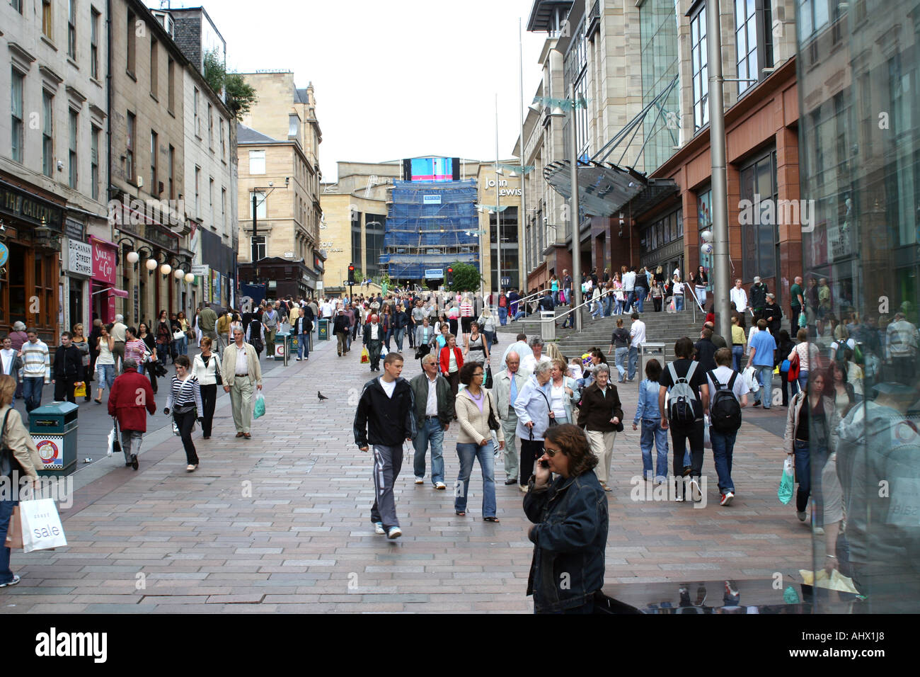 Street scene from bustling hi-res stock photography and images - Alamy