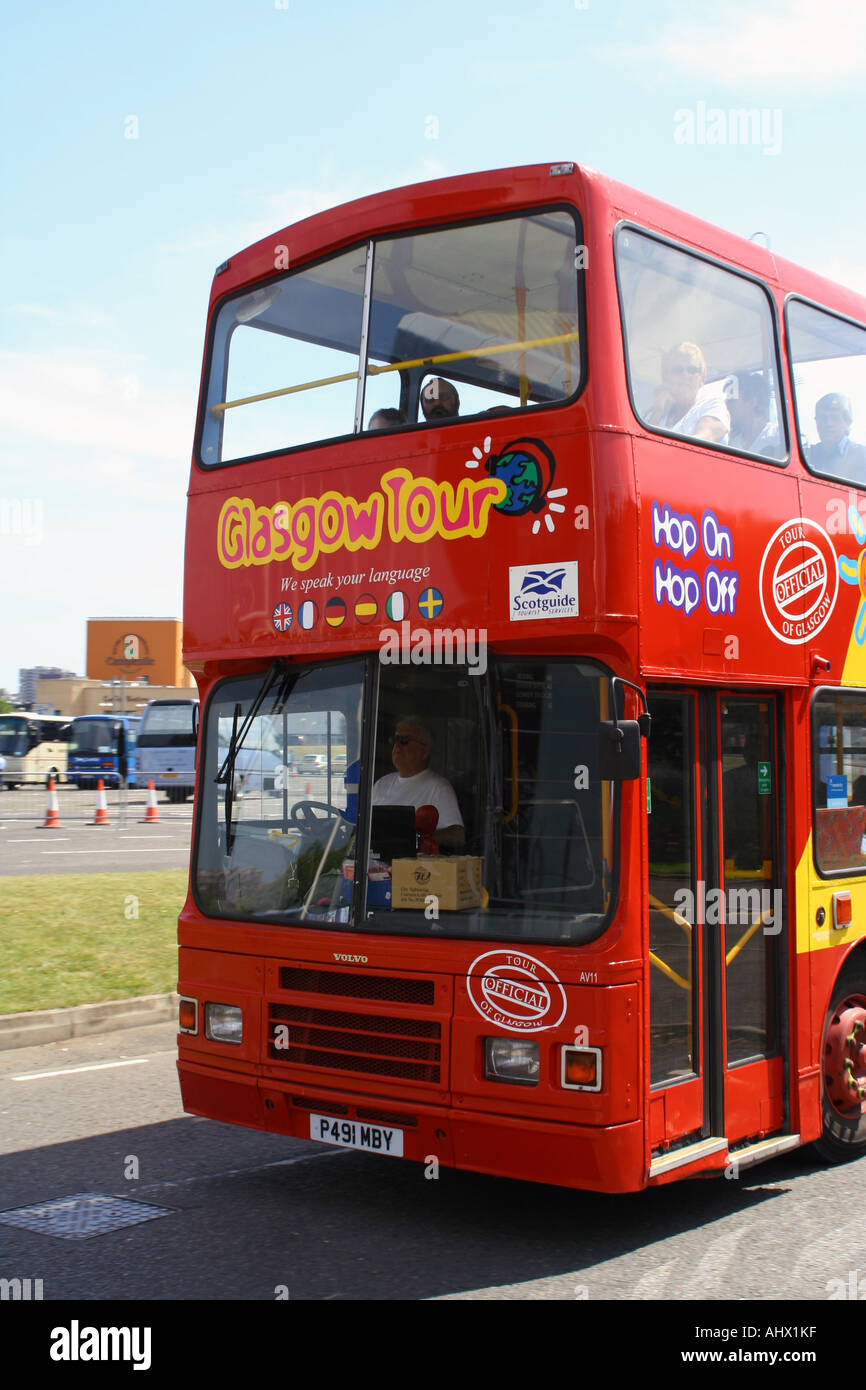 Glasgow tour bus hi-res stock photography and images - Alamy