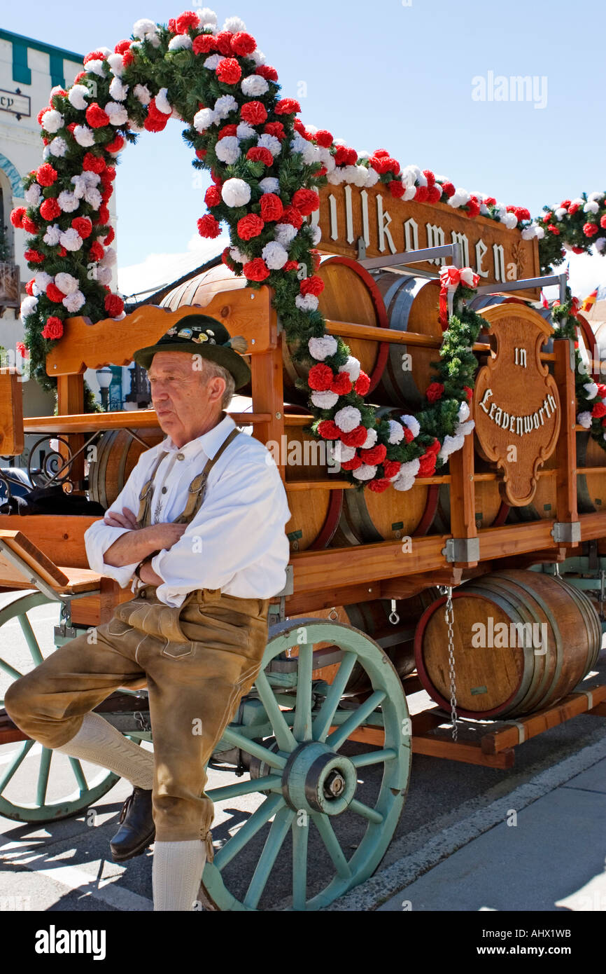 Horse drawn beer wagon hi-res stock photography and images - Alamy