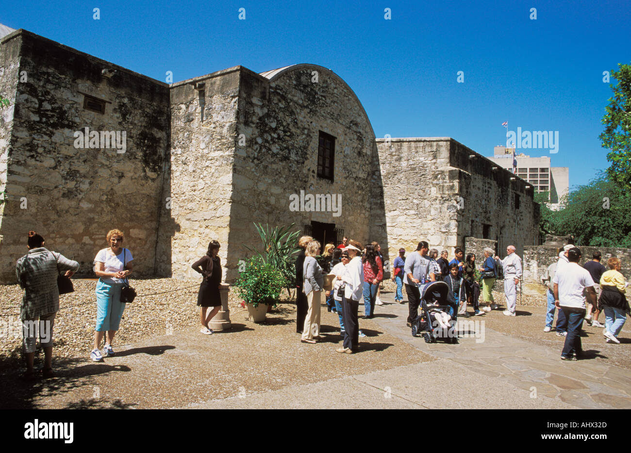San Antonio Texas USA The Alamo Visitors Stock Photo - Alamy