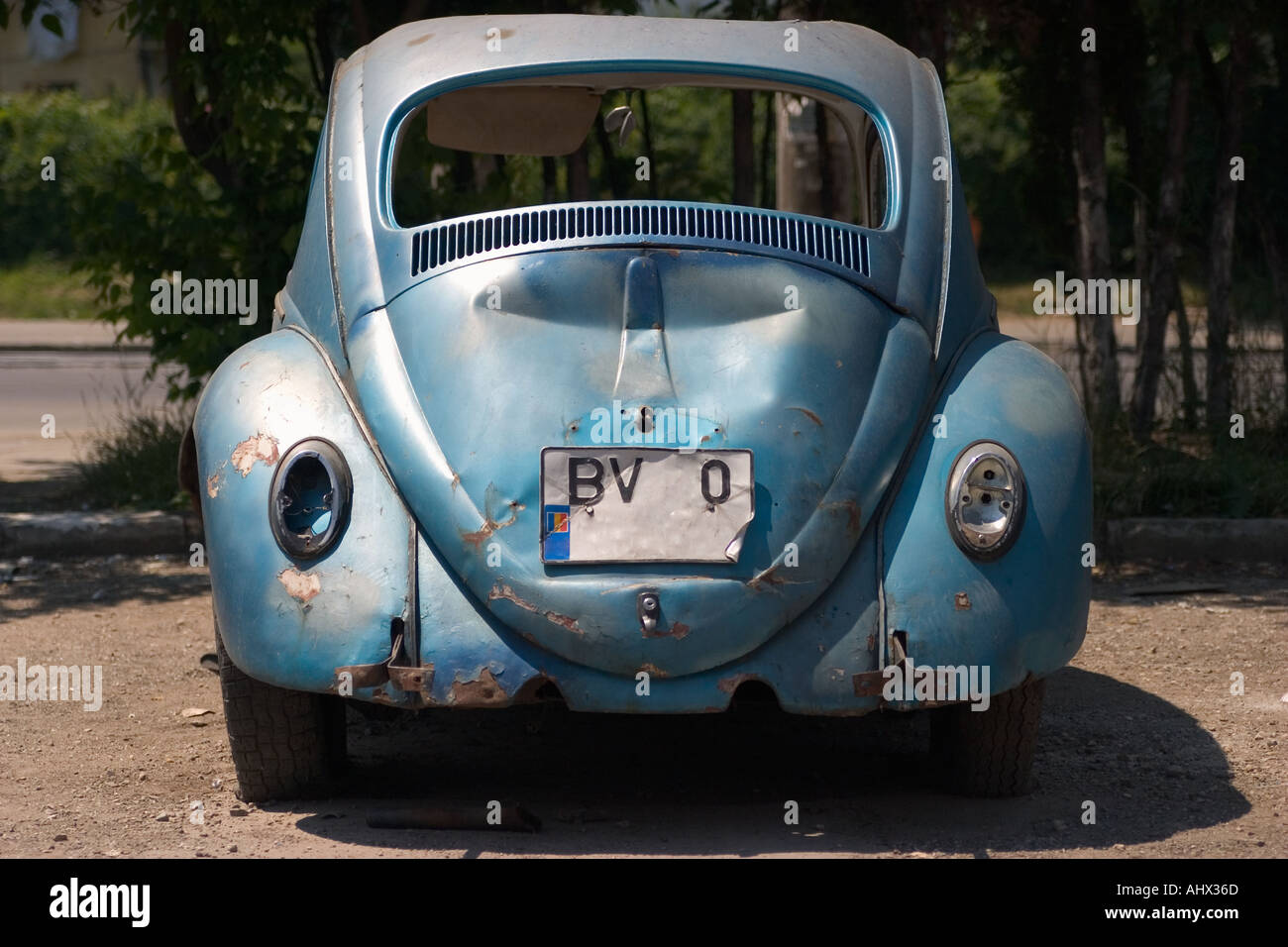 junked car Automobil vechi ruginit abandonat in Brasov vara in Romania ...