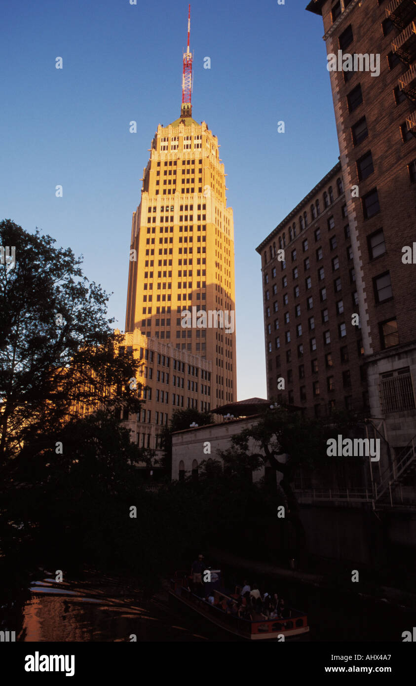 Tower life building san antonio hi-res stock photography and images - Alamy