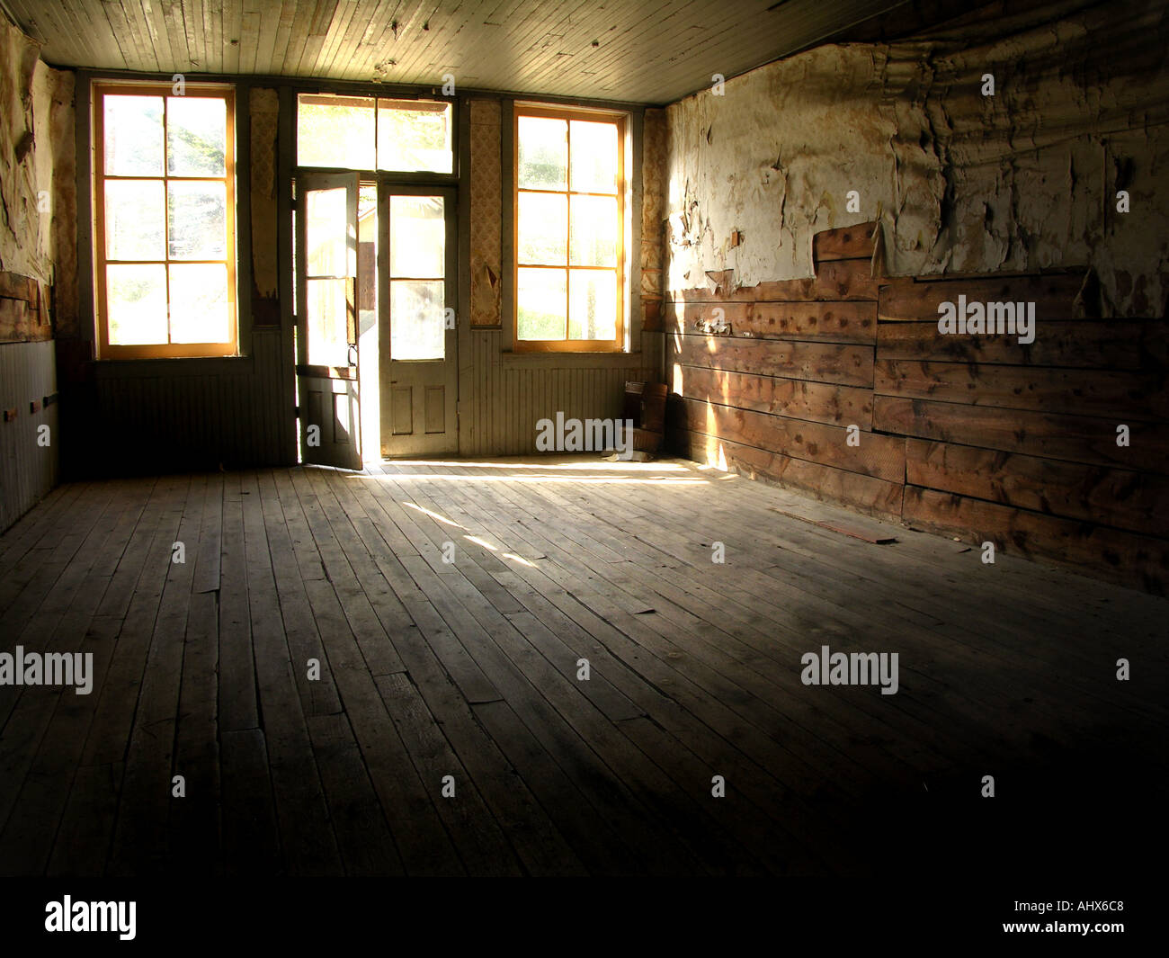 Abandoned building wood floors hi-res stock photography and images - Alamy