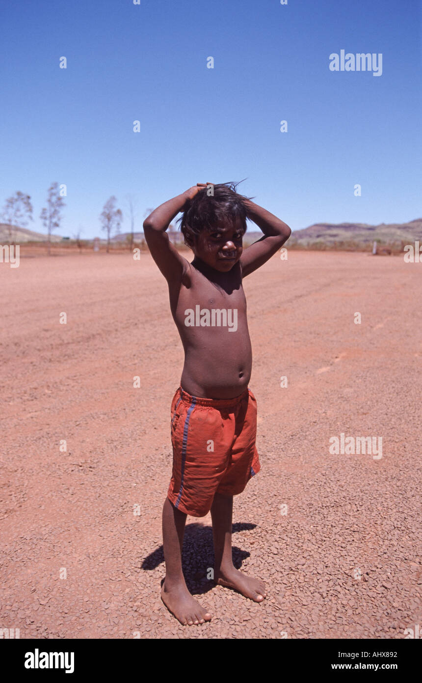 Australia outback aboriginal boy hi-res stock photography and images ...