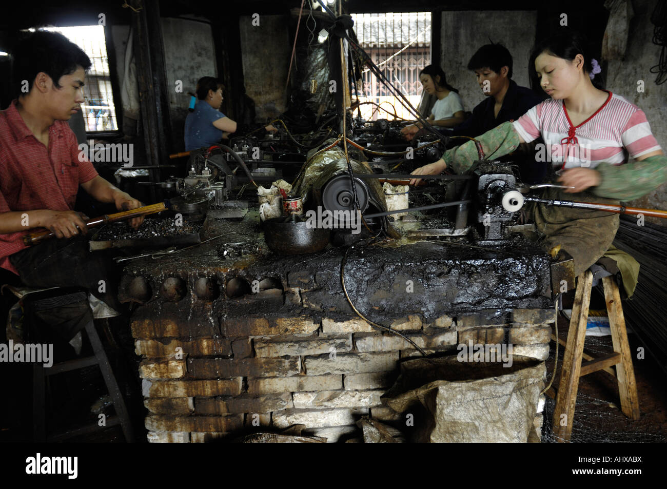 Poor workers factory hi-res stock photography and images - Alamy