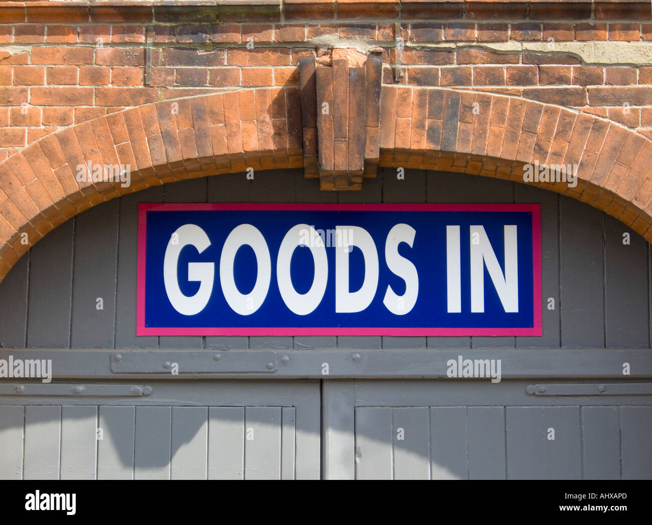 Town entrance sign hi-res stock photography and images - Alamy