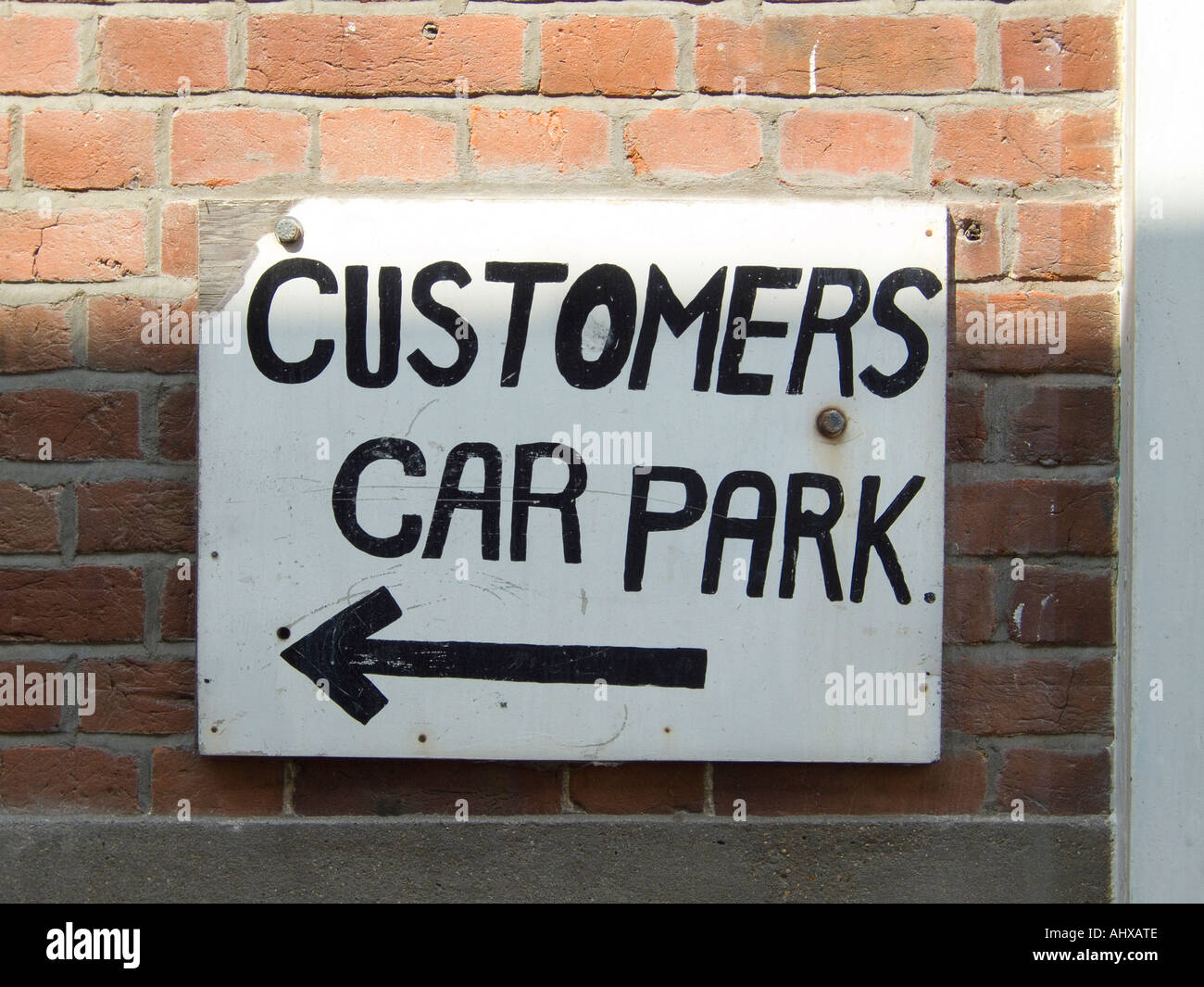 "Hand Written" Customer Car Park Sign on Brick Wall Stock Photo - Alamy