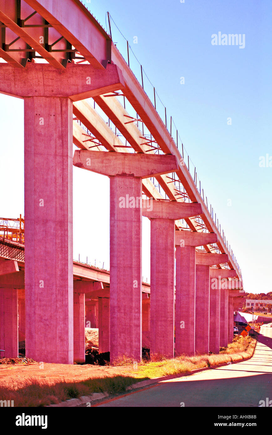 concrete pillar supports for elevated freeway Stock Photo - Alamy