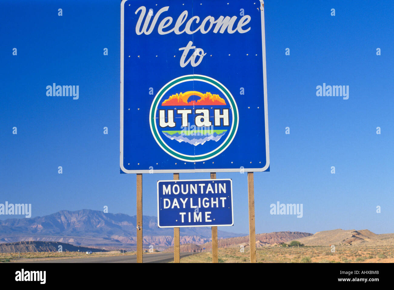 Utah border sign hi-res stock photography and images - Alamy