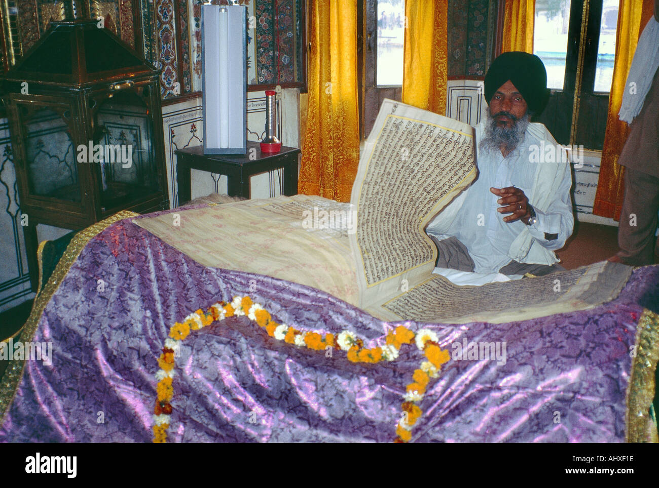 Guru granth sahib gurdwara reading High Resolution Stock Photography ...