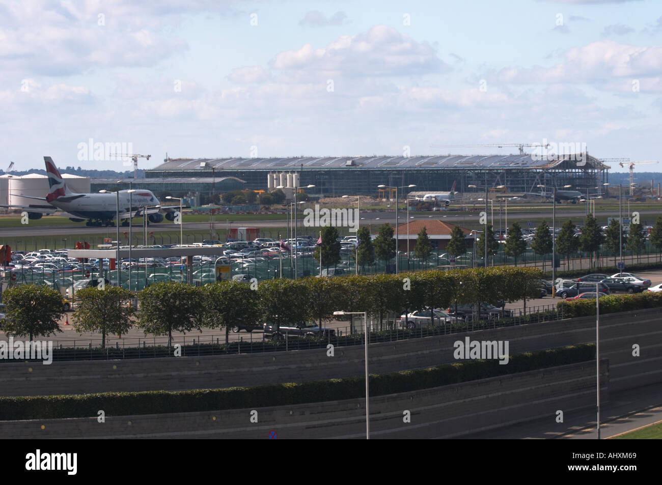 Terminal 5 heathrow construction hi-res stock photography and images ...