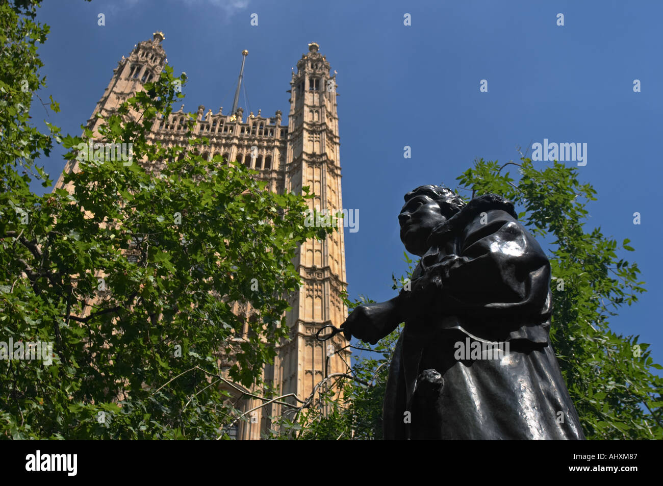 Emmeline pankhurst sculpture hi-res stock photography and images - Alamy