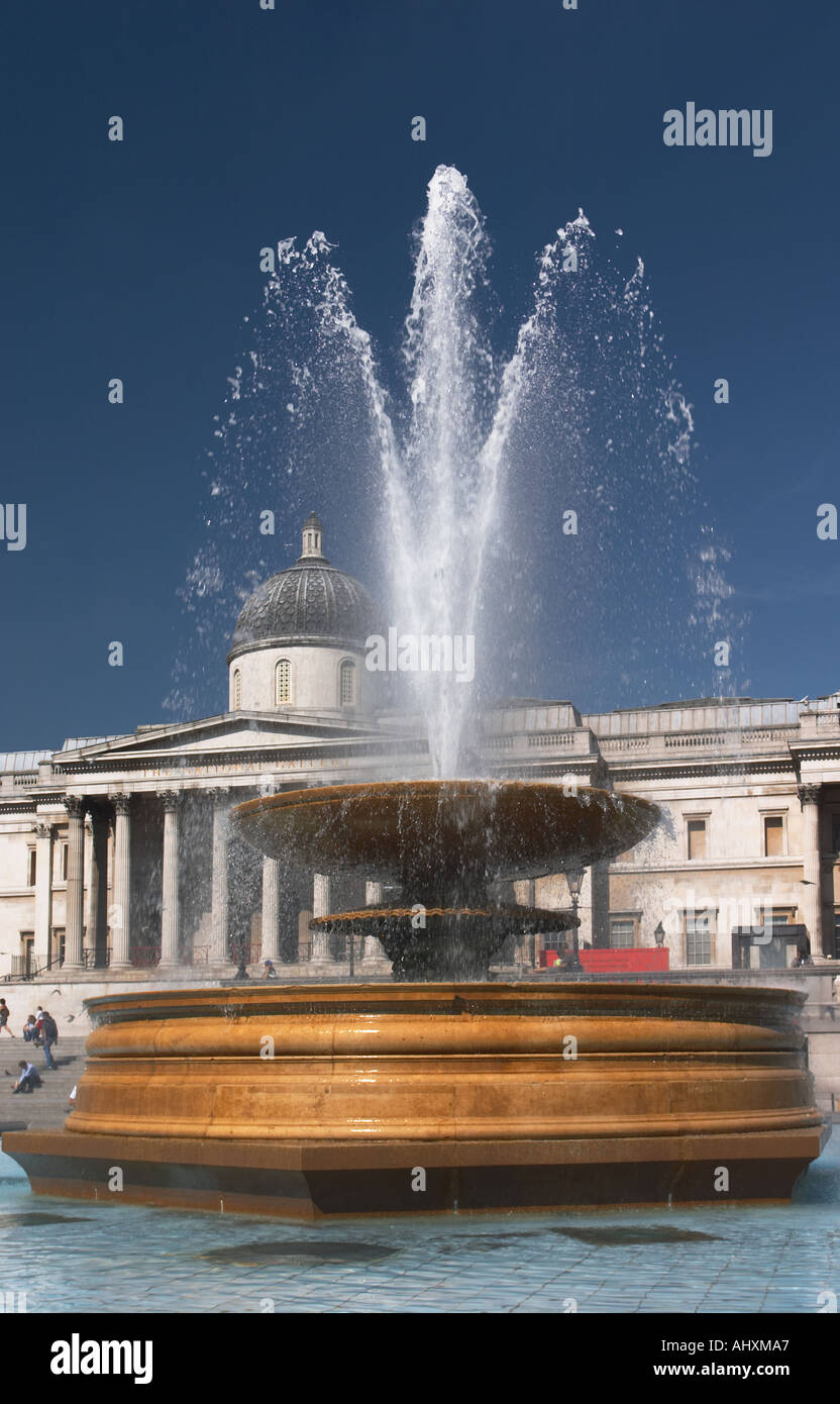 Fountains in Trafalgar Square London Stock Photo - Alamy