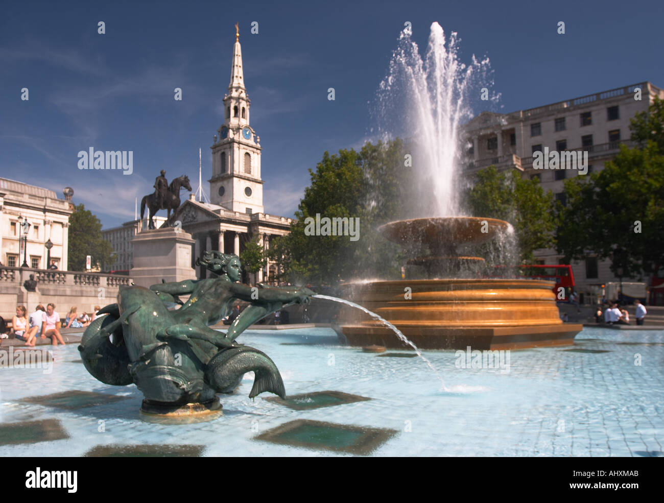 Fountains in Trafalgar Square London Stock Photo - Alamy