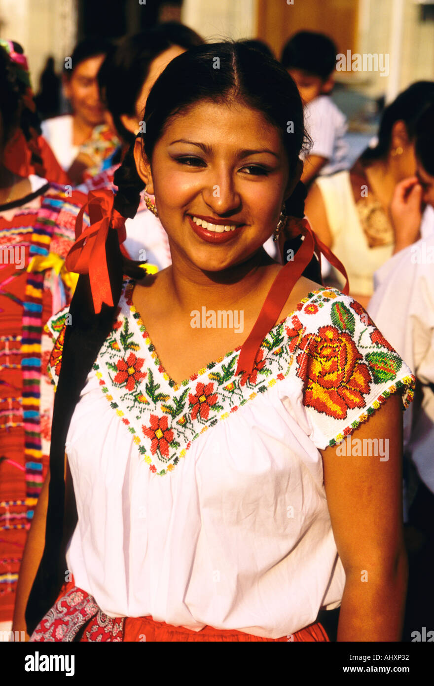 Mexican woman, young woman, costumed dancer, portrait, Guelaguetza ...
