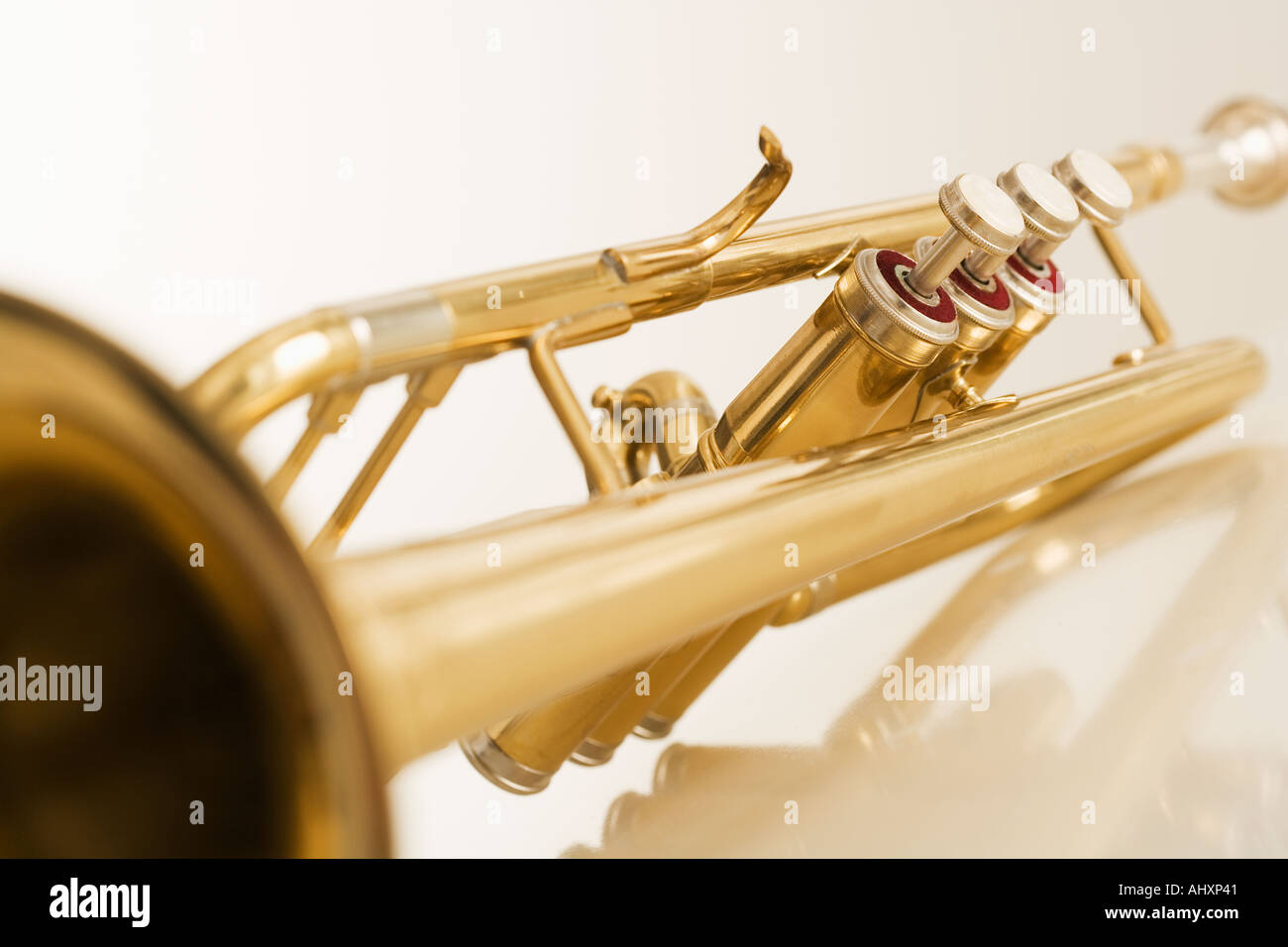 Trumpet horns hi-res stock photography and images - Alamy