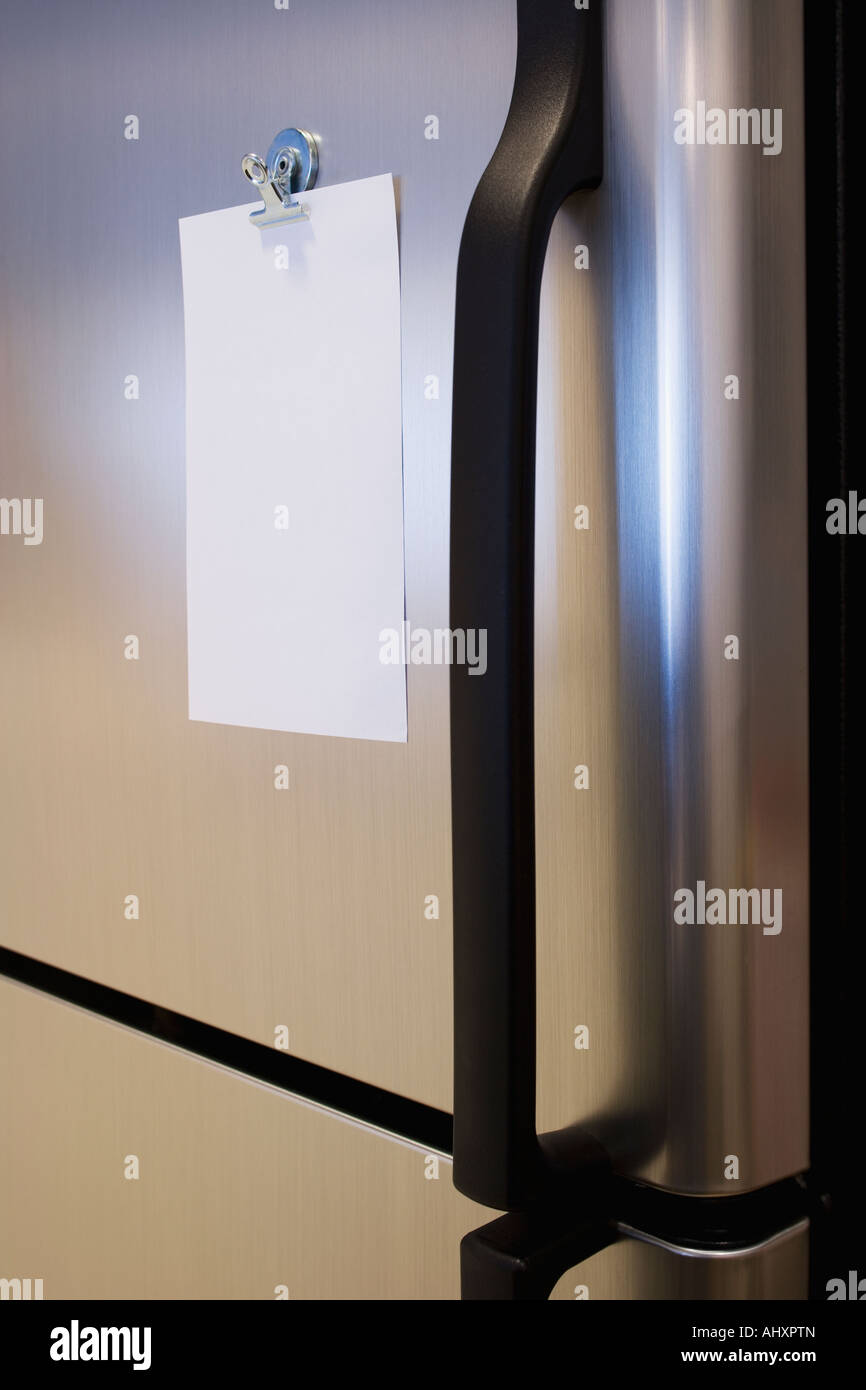 Blank note on refrigerator Stock Photo - Alamy