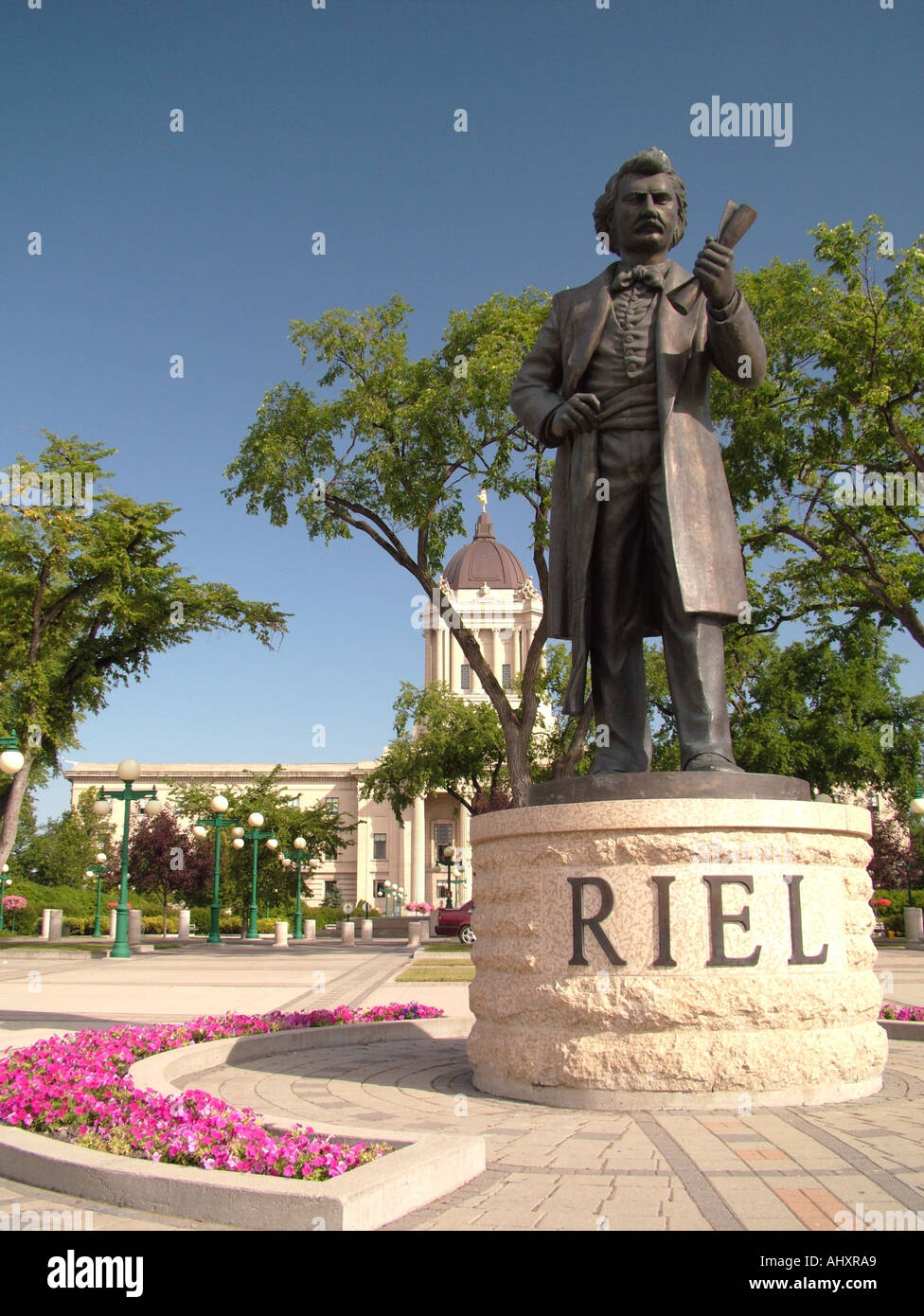 Louis riel statue winnipeg hi-res stock photography and images - Alamy