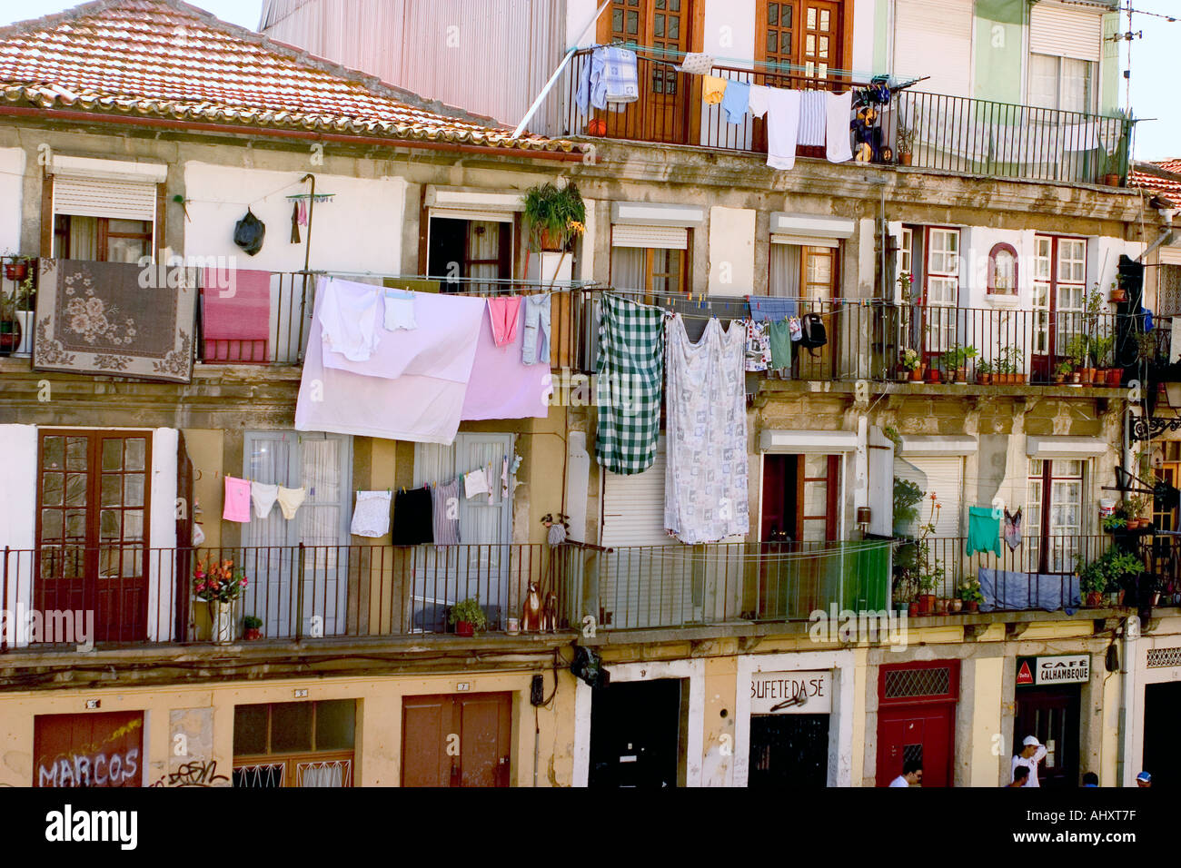 Poor buildings porto hi-res stock photography and images - Alamy
