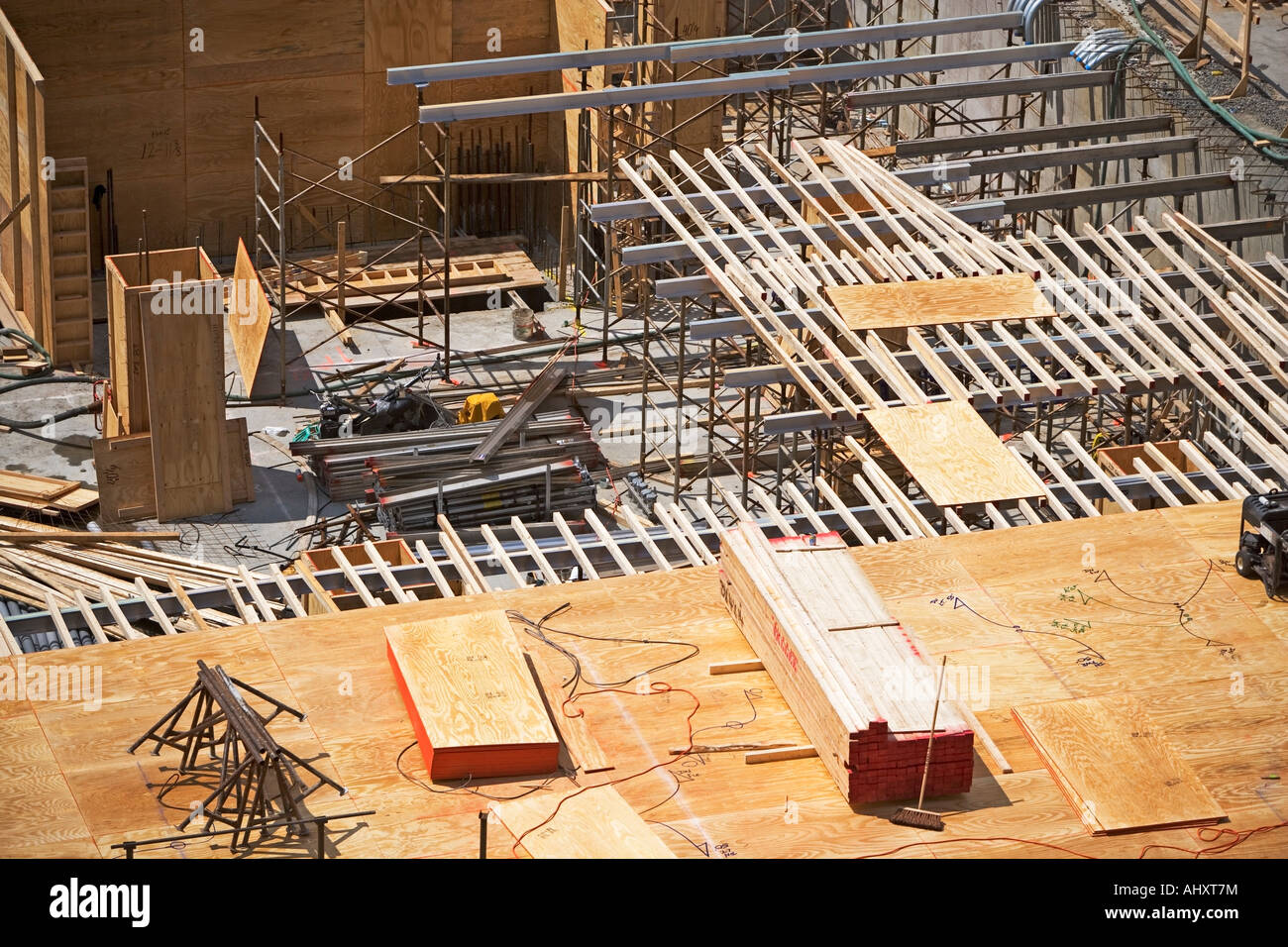Angle construction hi-res stock photography and images - Alamy