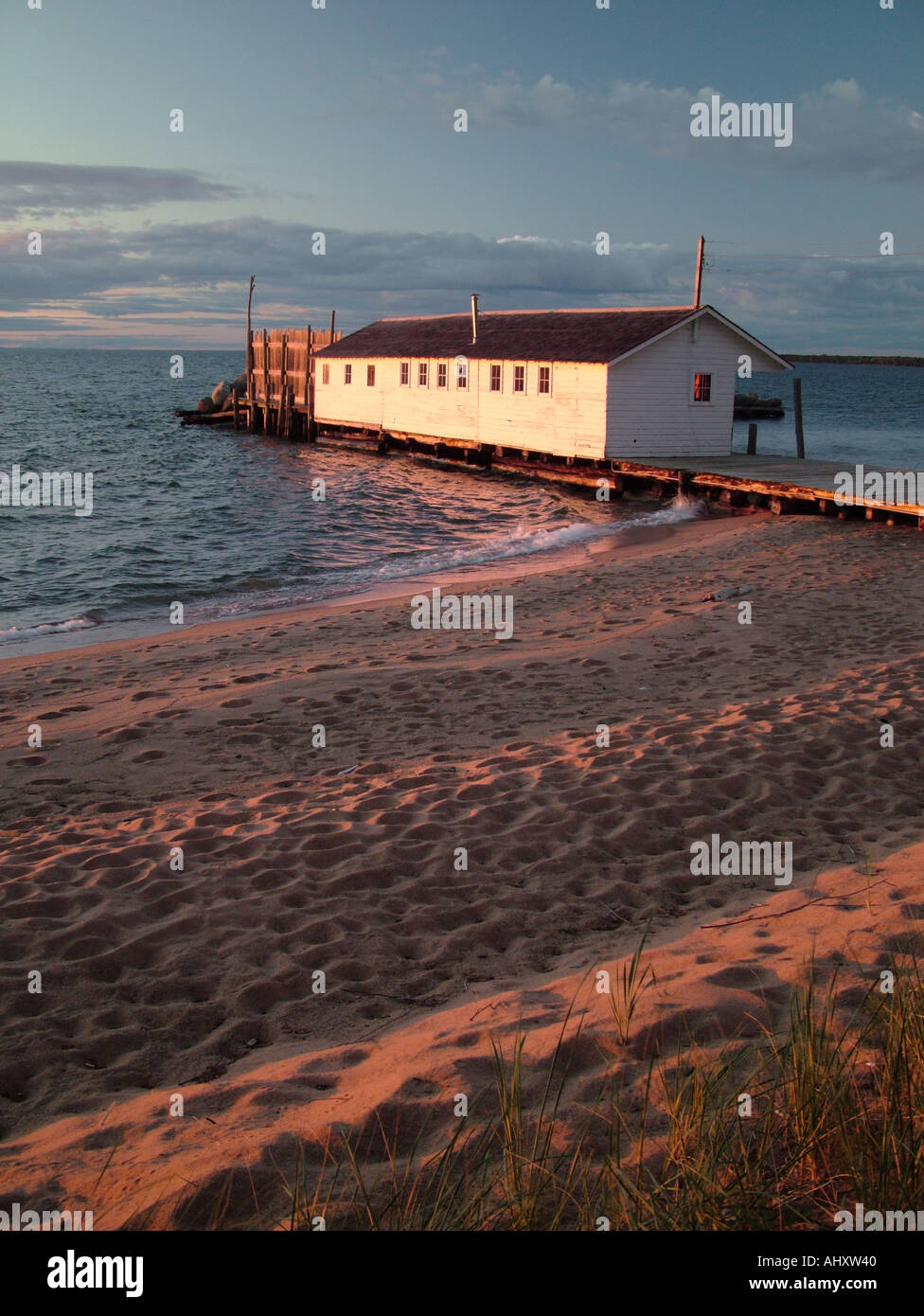 Little beach boathouse hi-res stock photography and images - Alamy