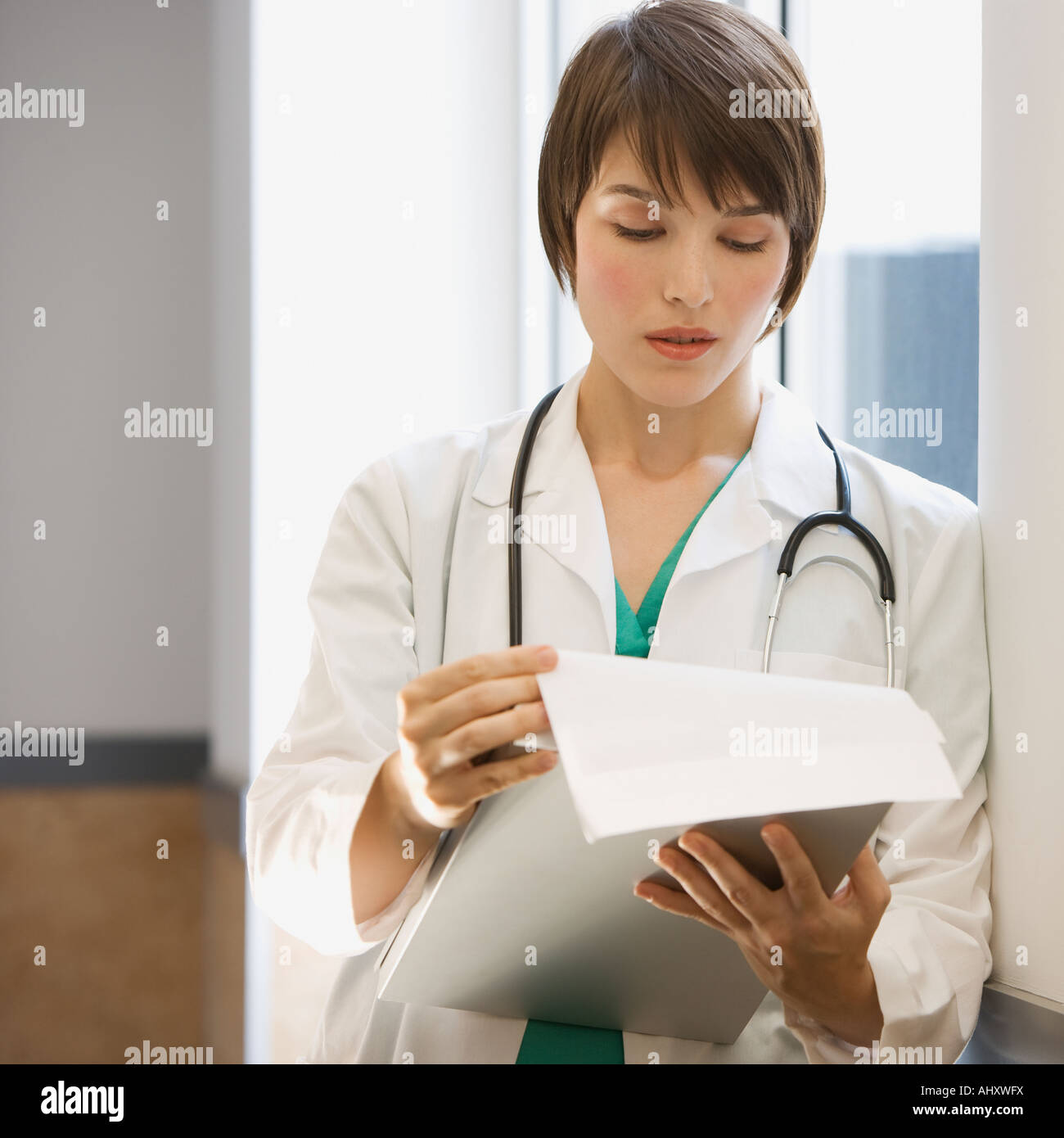 Female doctor reading chart Stock Photo - Alamy