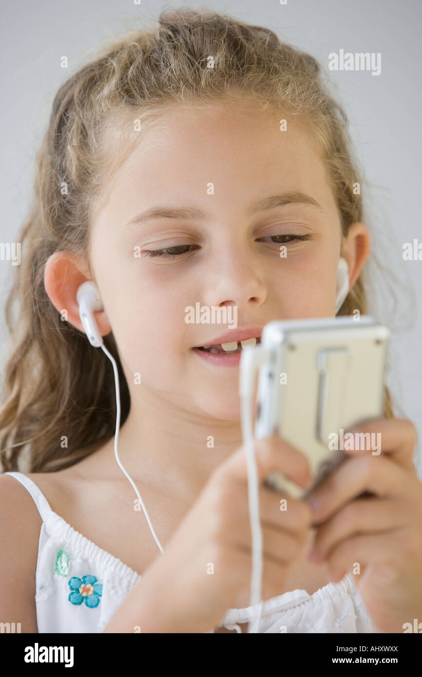 Girl with mp3 player studio hi-res stock photography and images - Alamy