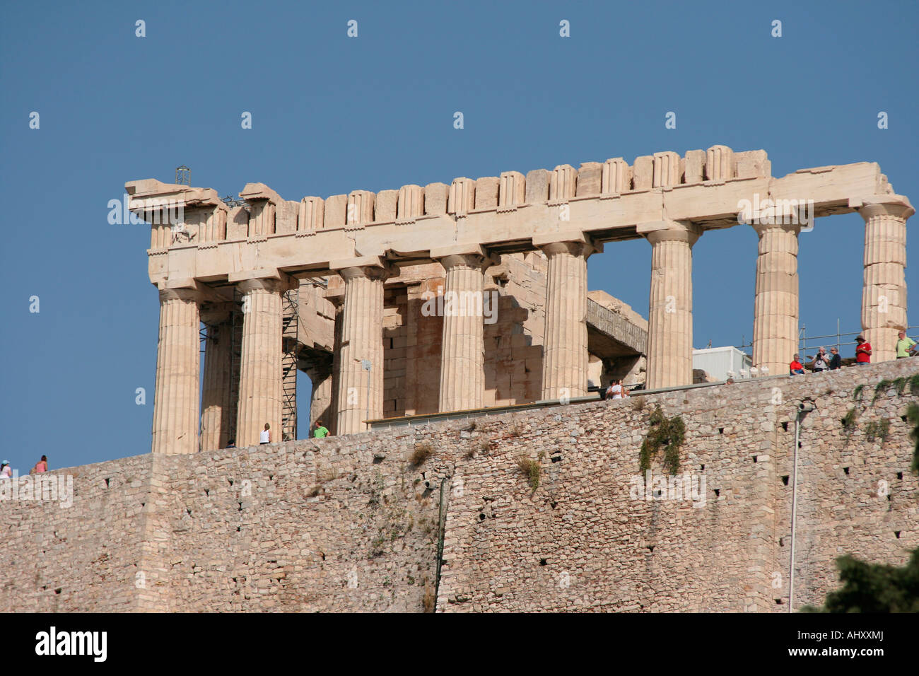 tourists visiting parthenon athens greece Stock Photo - Alamy
