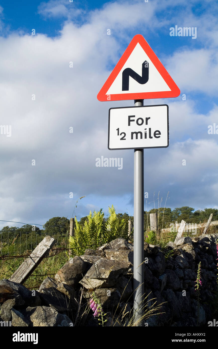 Red triangle signs hi-res stock photography and images - Alamy