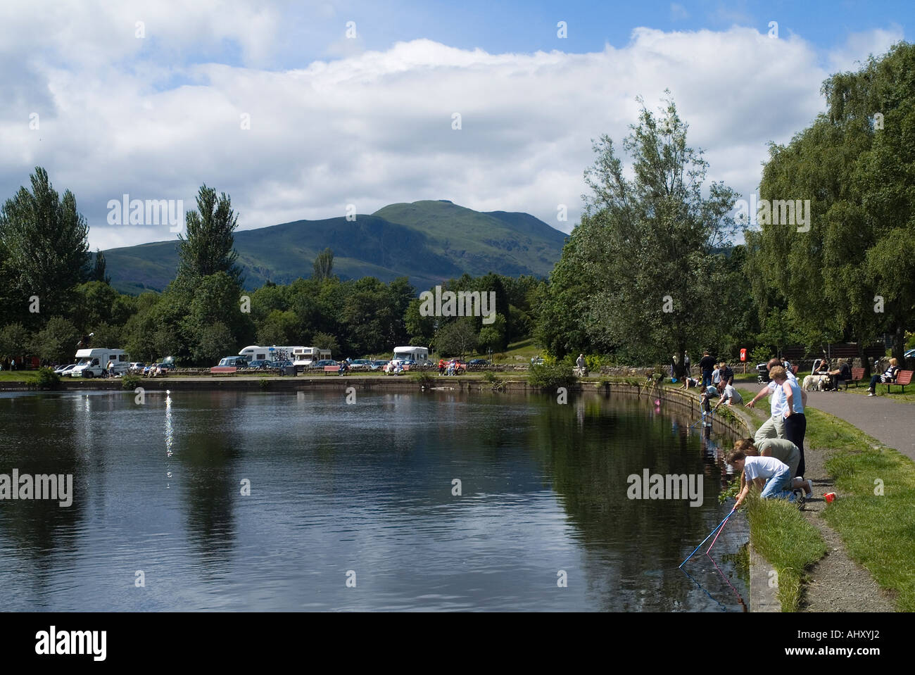 dh CALLANDER STIRLINGSHIRE Family tourists fishing in River Teith ...