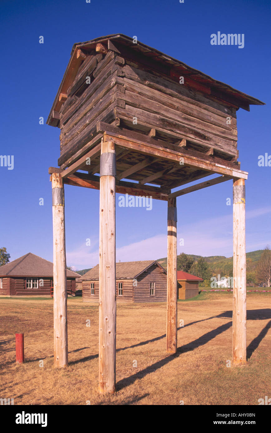 Bc food cache log building wood hi-res stock photography and images - Alamy