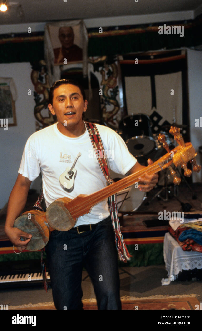 Tibetan singer hi-res stock photography and images - Alamy