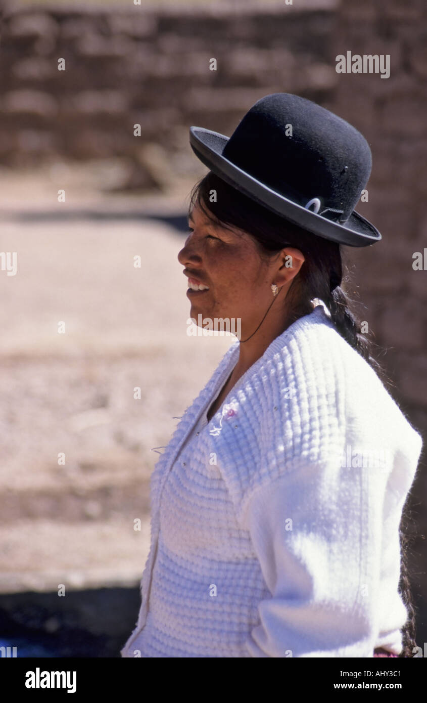 Indian woman, Pueblo Alota, Altiplano, Bolivia Stock Photo - Alamy