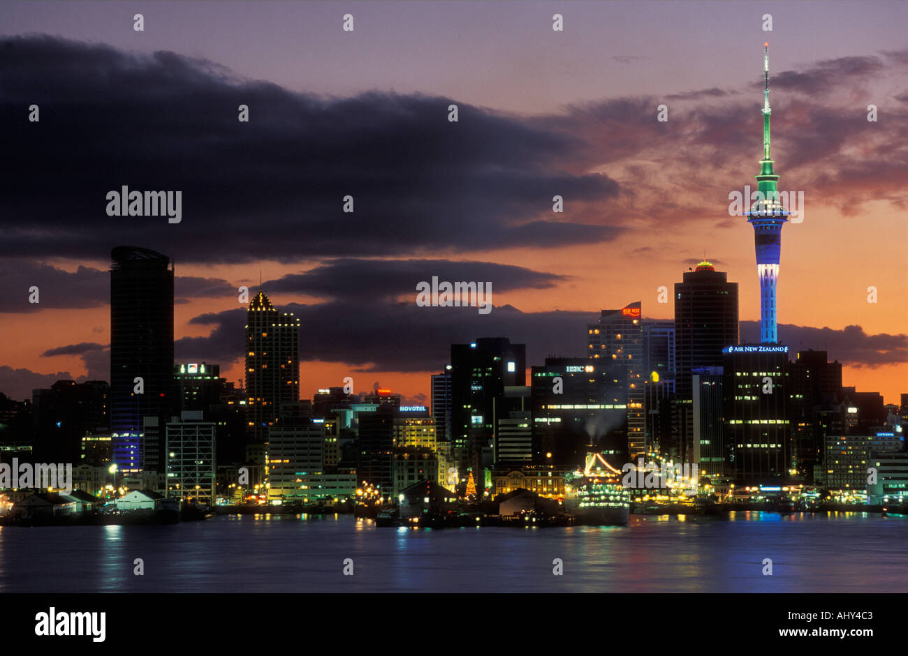 skyline at sunset Auckland North Island New Zealand Stock Photo - Alamy