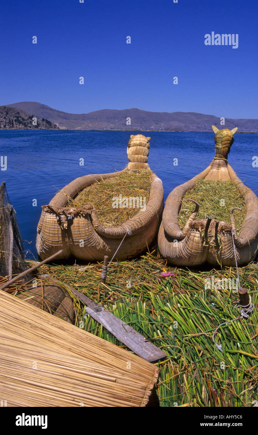 Reed boats of the Uros Indians, Lake Titicaca, Peru Stock Photo - Alamy