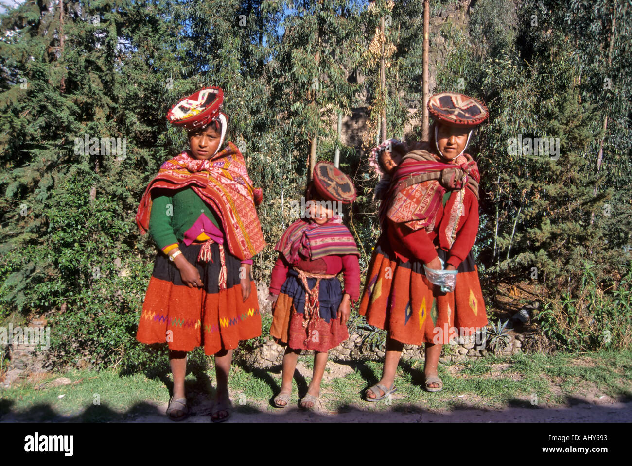 Quechua Indian women, Ollantaytambo, Peru Stock Photo - Alamy