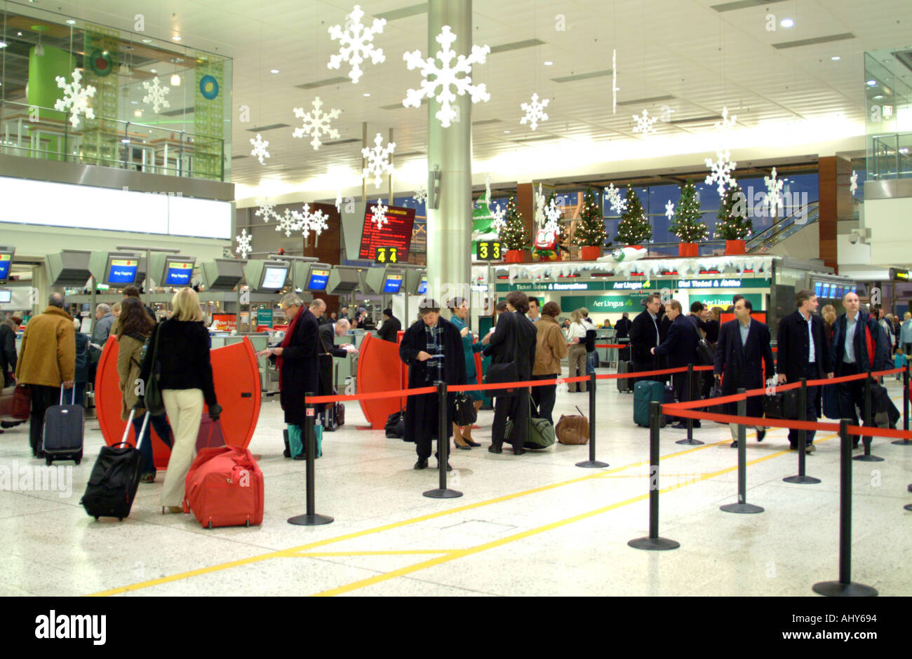 Airport checkin ireland hi-res stock photography and images - Alamy